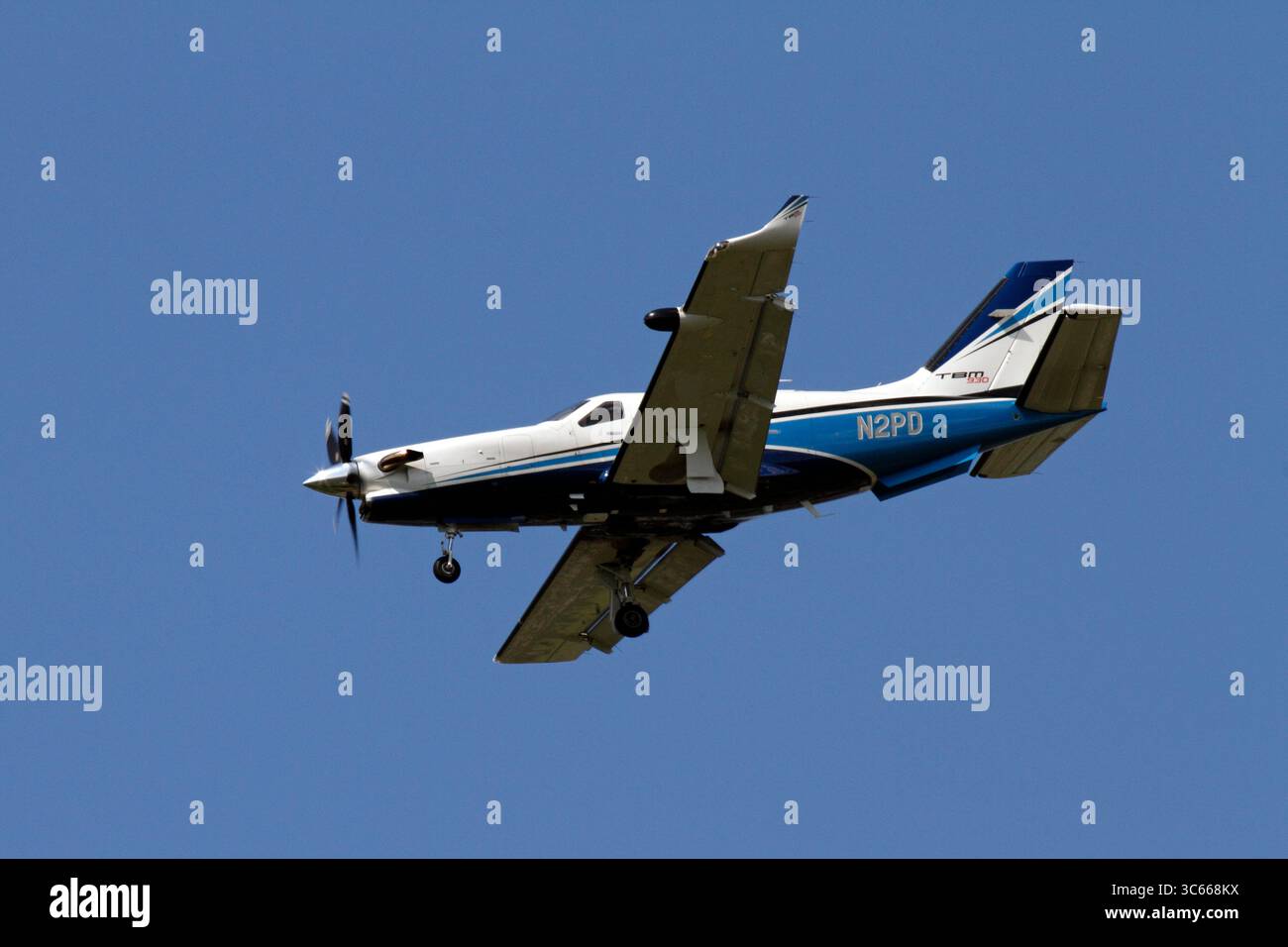Single engined utility aircraft hi-res stock photography and images - Alamy