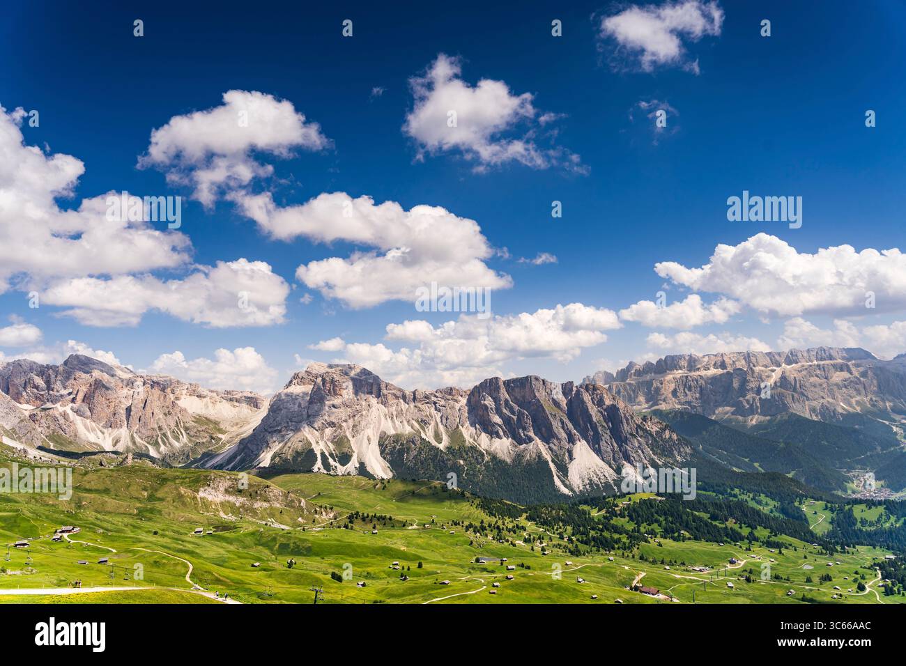 Impressive sharp peaks of the Odle mountain massif (Geisler Group ...