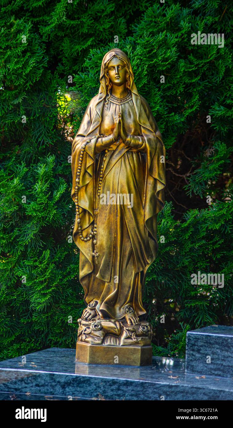 The golden virgin mary hi-res stock photography and images - Alamy