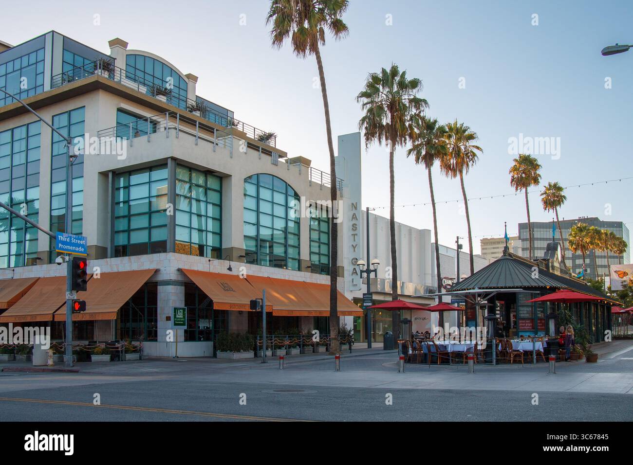 The Shops and stores at the promenade of Santa Monica, Los Angeles ...