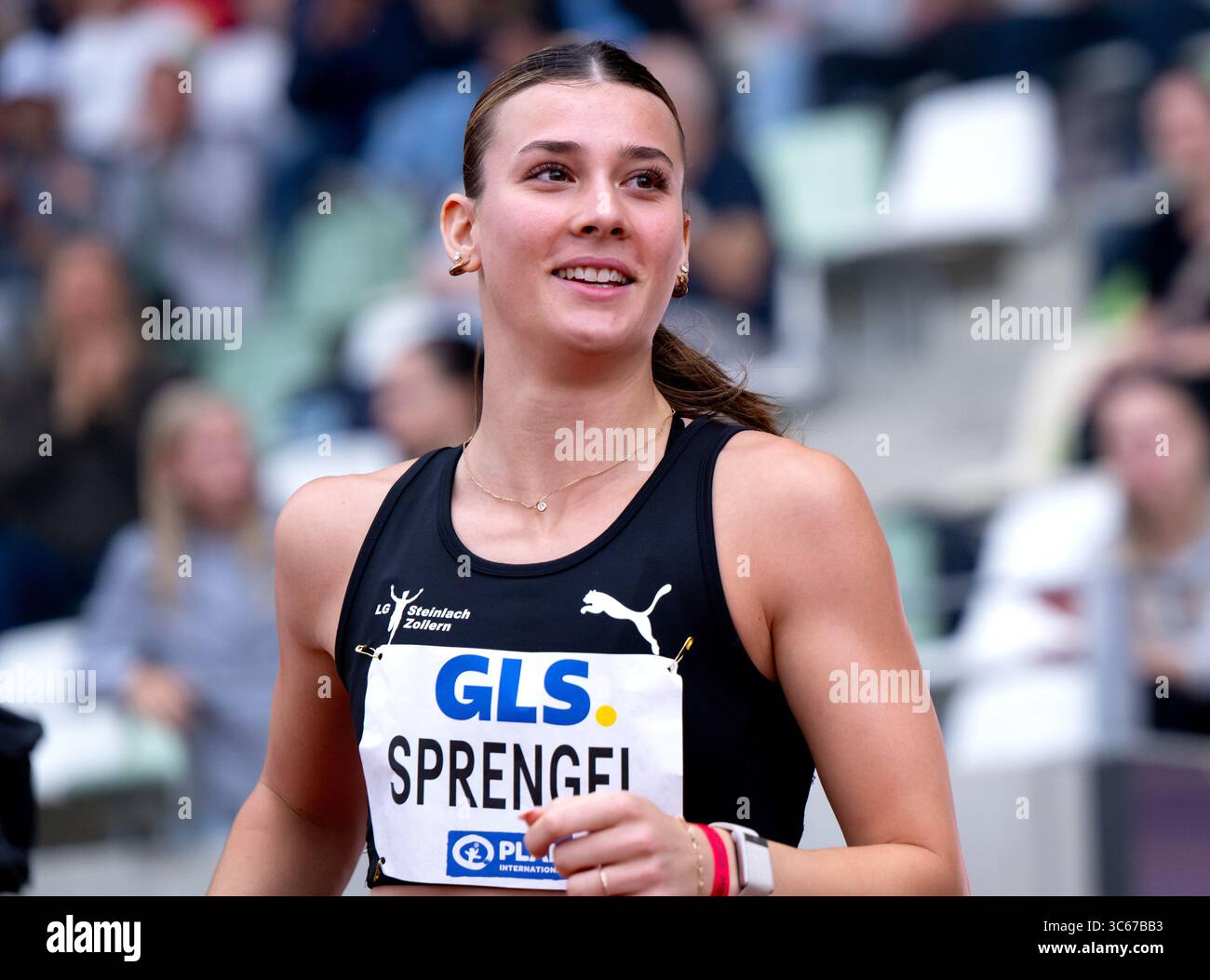 Heptathlon women 100m hurdles hi-res stock photography and images - Alamy