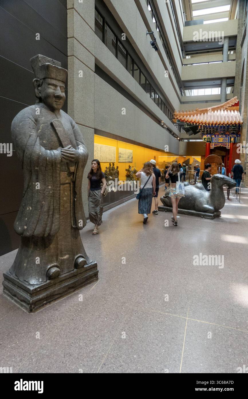 The gold exhibition queens gallery hi-res stock photography and images ...