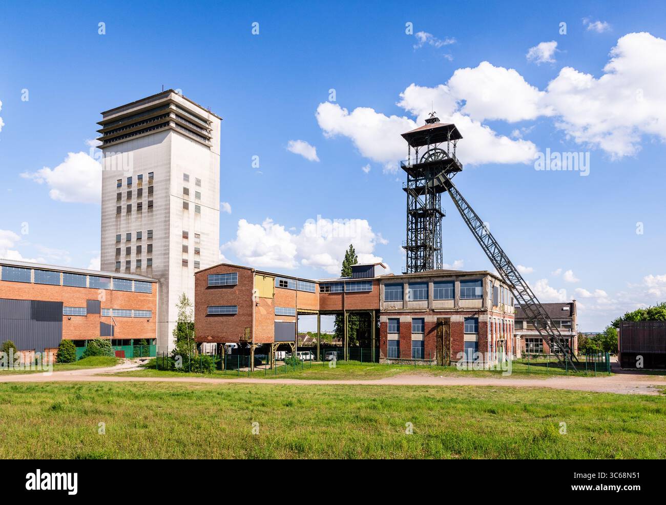Extraction tower of the former pit no. 19 (left) and steel headframe of ...