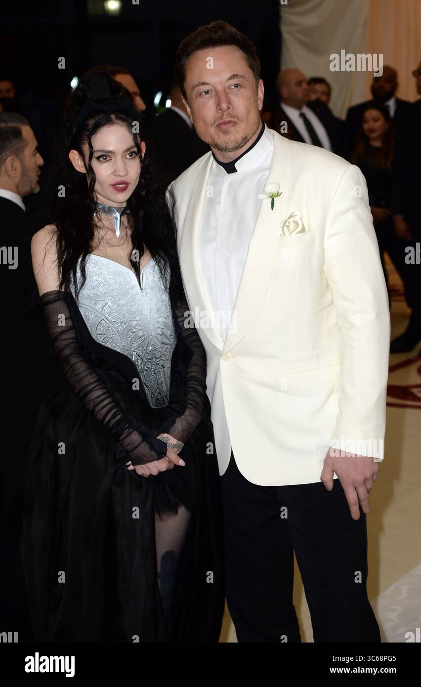 Singer grimes art hi-res stock photography and images - Alamy