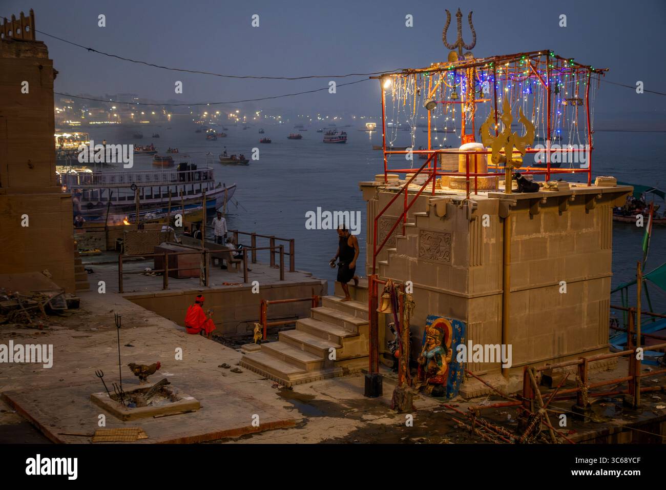 Hindu temple shrine varanasi hi-res stock photography and images - Alamy
