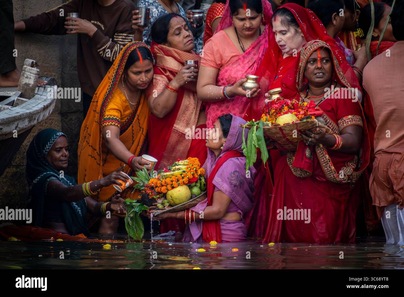 Chhath puja india hi-res stock photography and images - Alamy