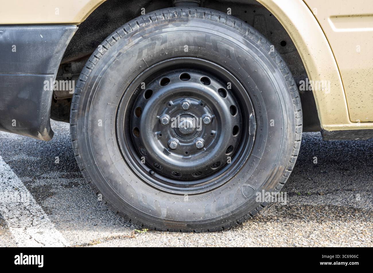 Oldtire hi-res stock photography and images - Alamy