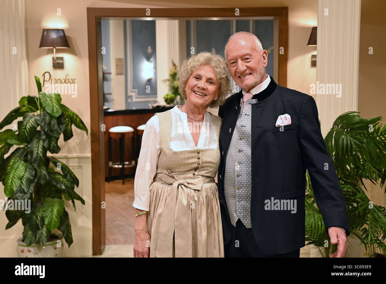 Antje HAGEN,Sepp SCHAUER . Pressetermin am Set am 31.07.2025, 20 Jahre ...