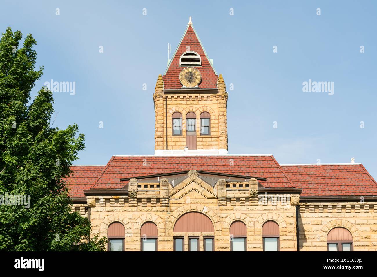 The Greene county courthouse in the town of Carrollton. Illinois, USA ...