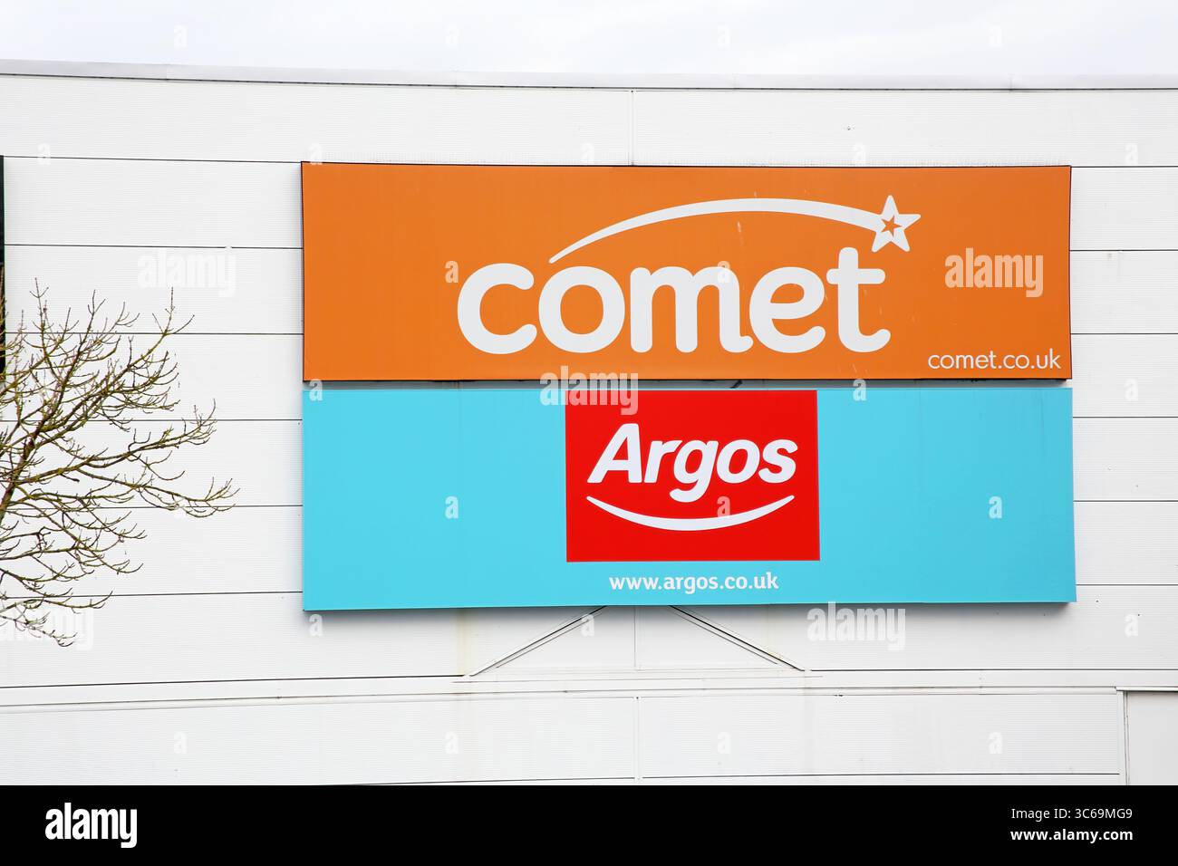 comet electrical retail store at county oak retail park crawley west ...