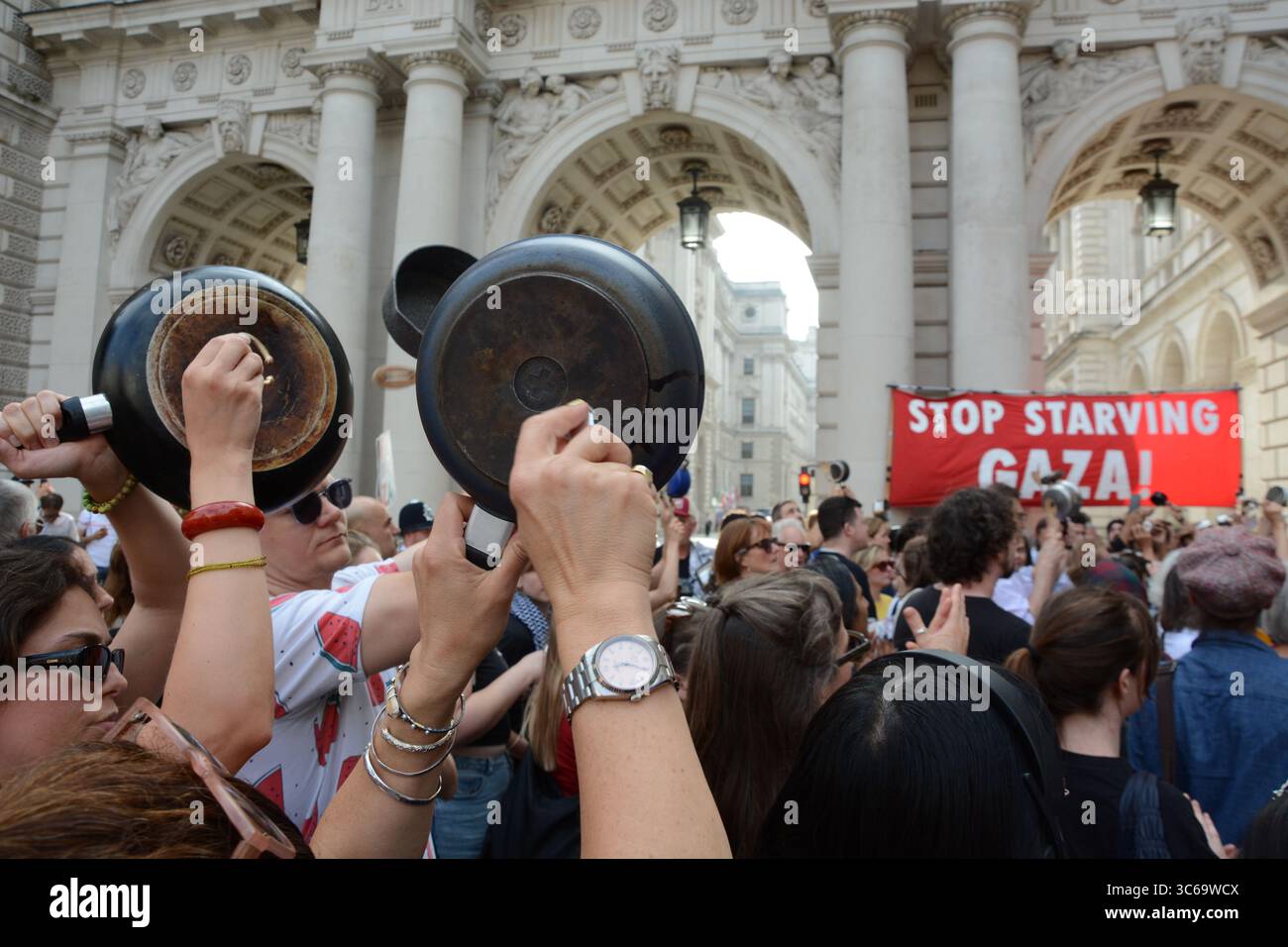 Stop Starving Gaza - Pro Palestinian Pots and Pans demonstration in ...