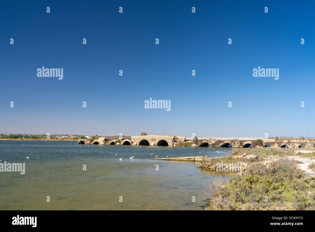Historic stone arch bridge over hi-res stock photography and images - Alamy