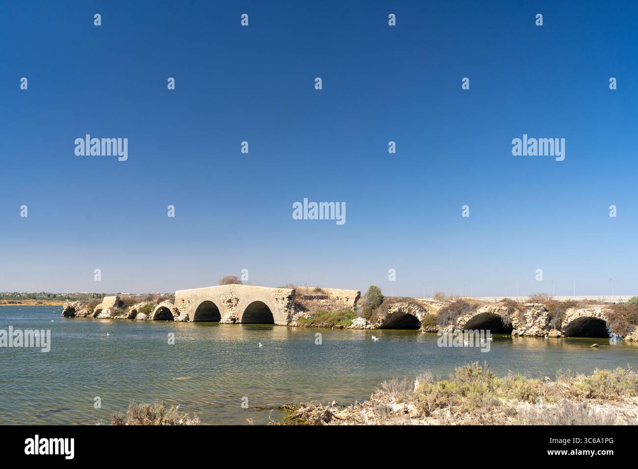 Historic stone arch bridge over hi-res stock photography and images - Alamy