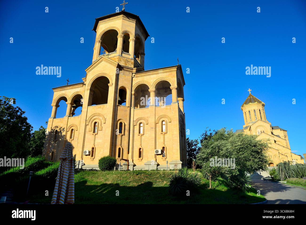 Tbilisi sameba cathedral square hi-res stock photography and images - Alamy