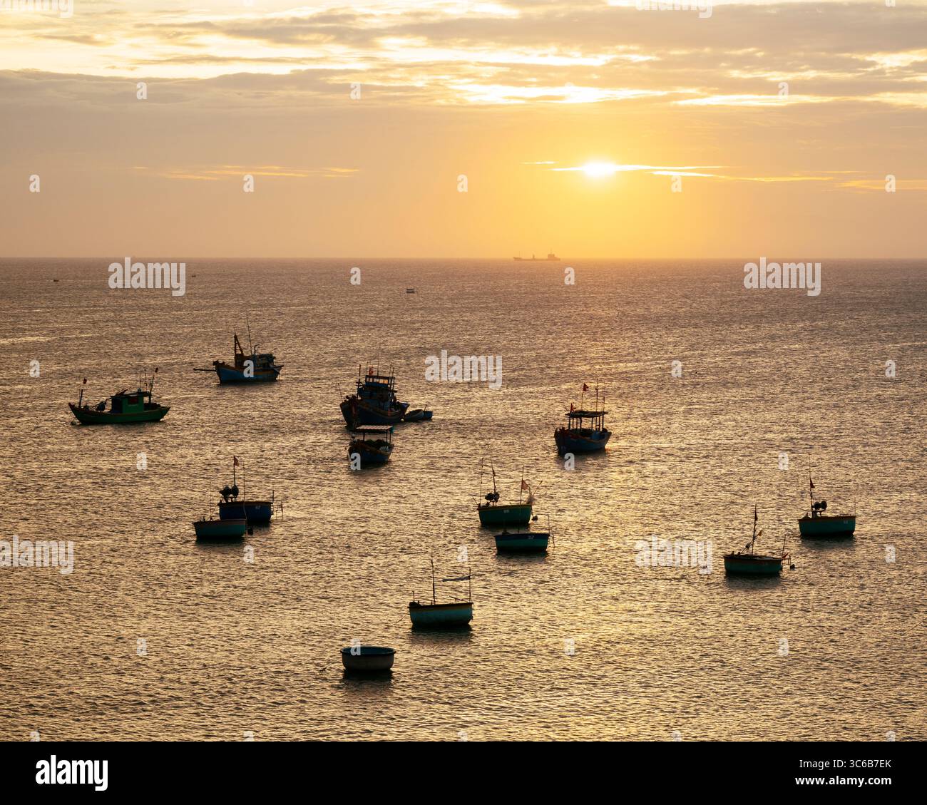 Vietnam trawler mui ne hi-res stock photography and images - Alamy