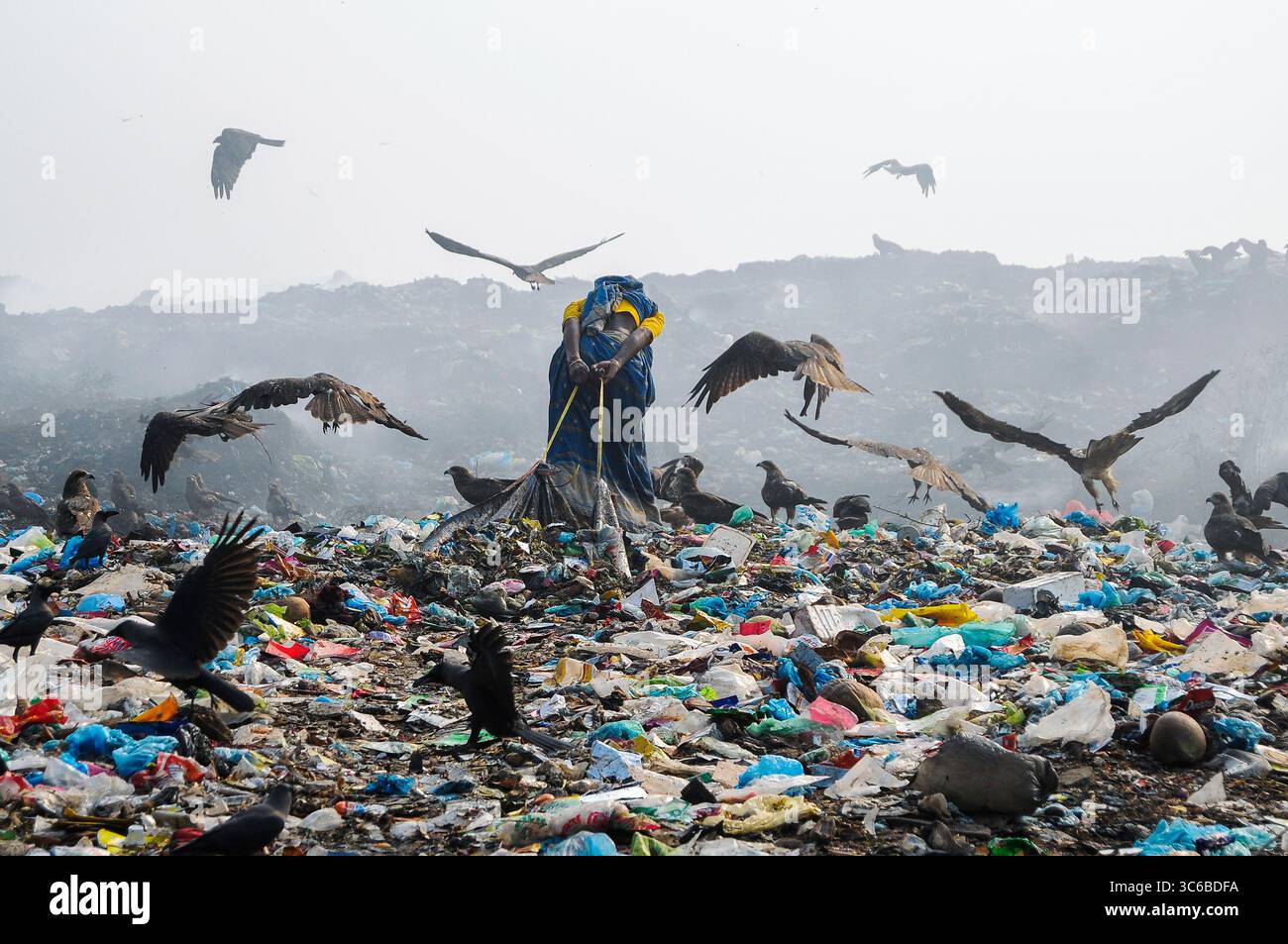 Landfill site garbage dump causes hi-res stock photography and images ...