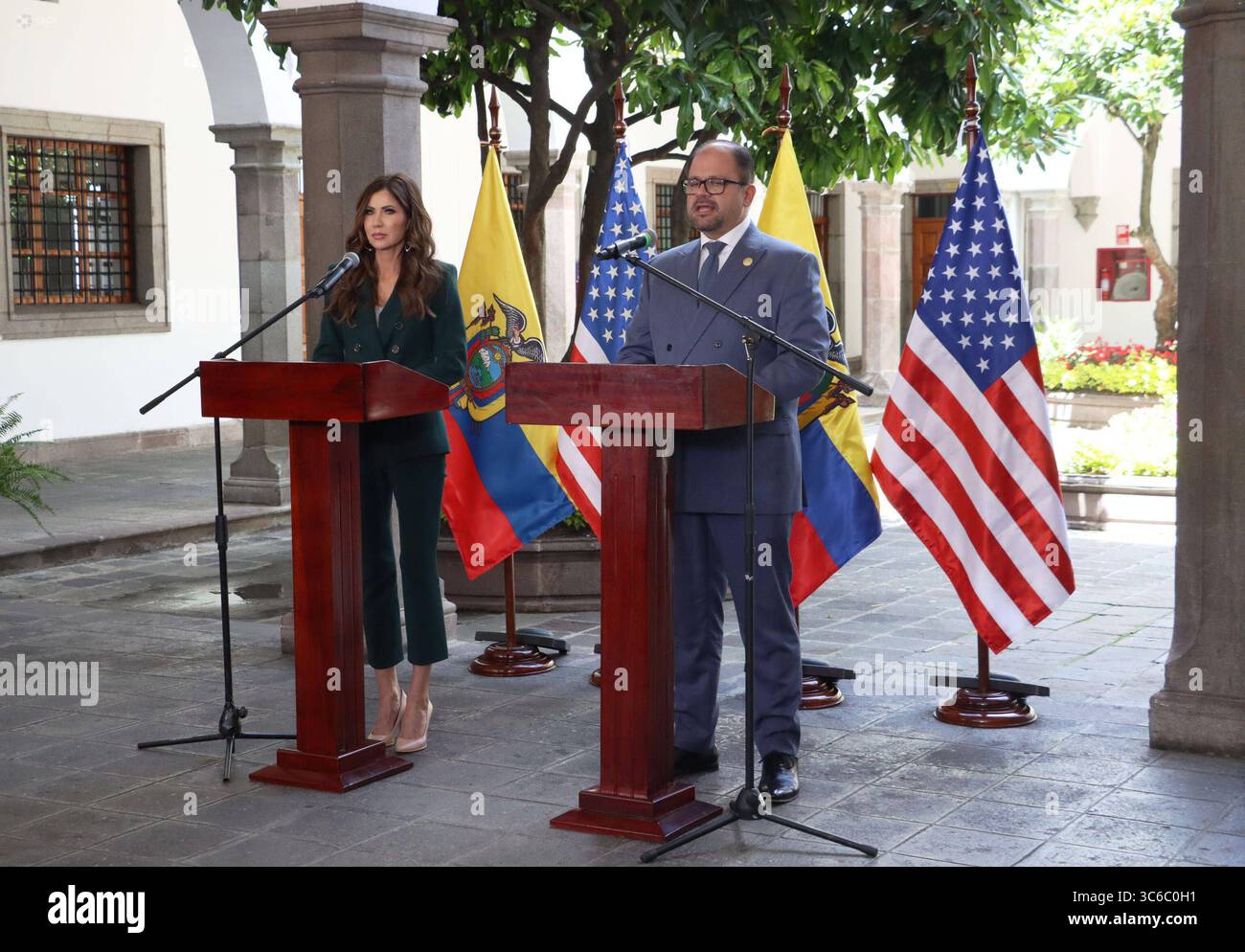 Kristi noem hi-res stock photography and images - Alamy