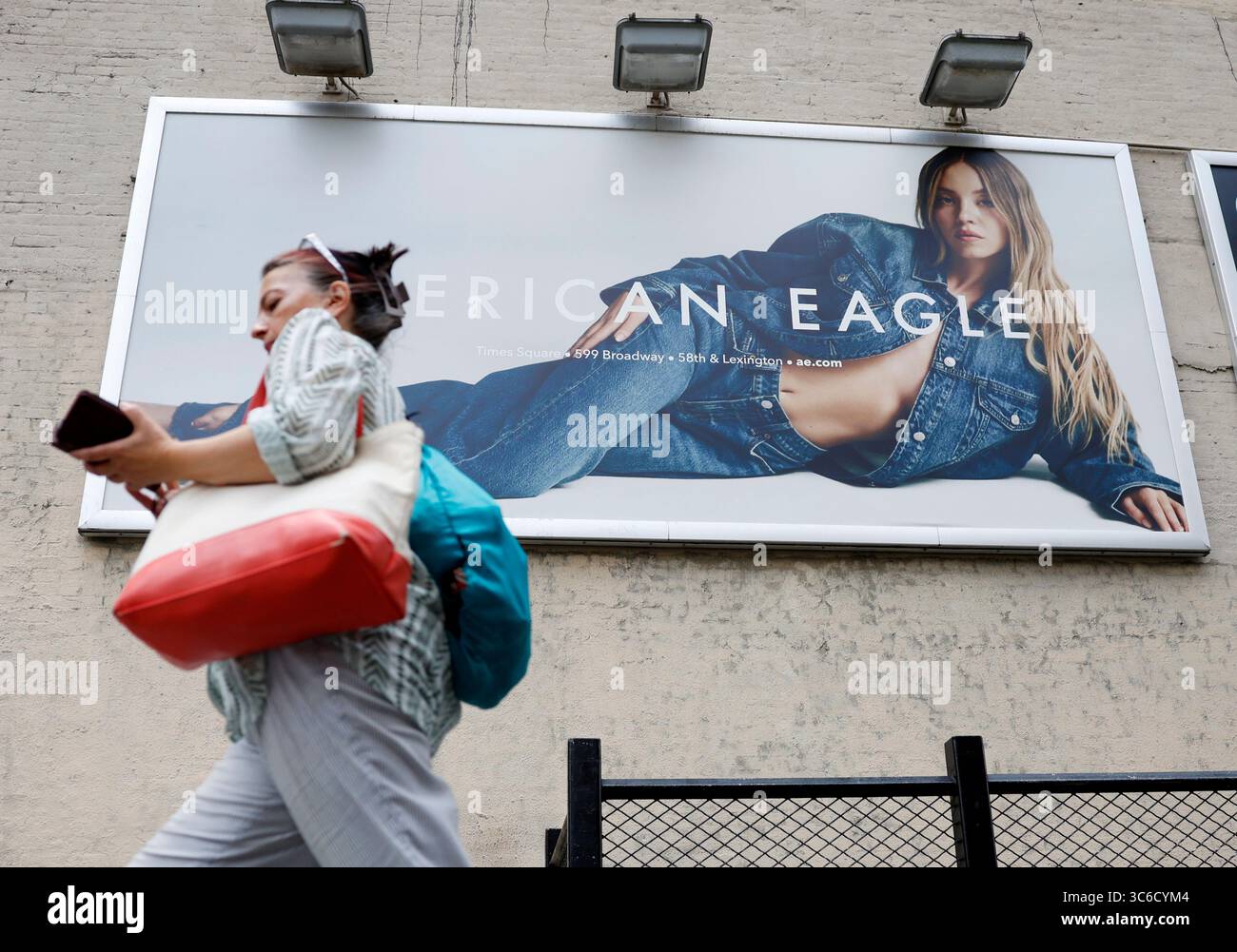 Sydney sweeney american eagle hi-res stock photography and images - Alamy