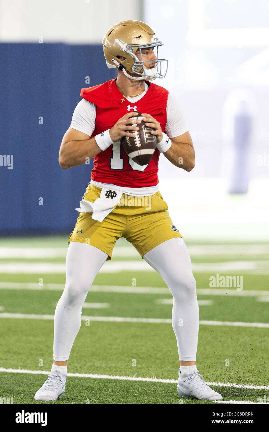 Notre dame football cj carr hi-res stock photography and images - Alamy