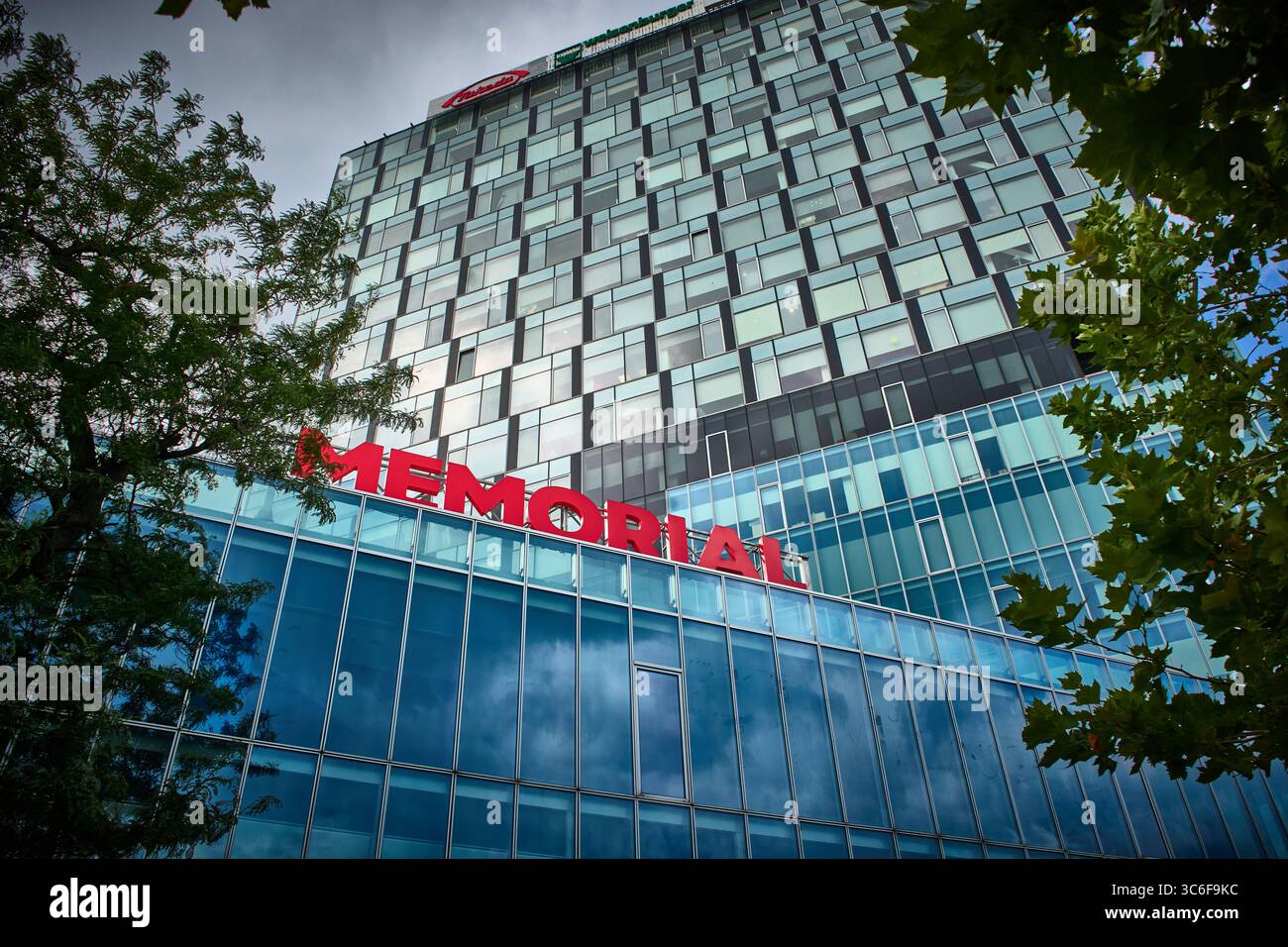 Memorial city gate clinic hi-res stock photography and images - Alamy