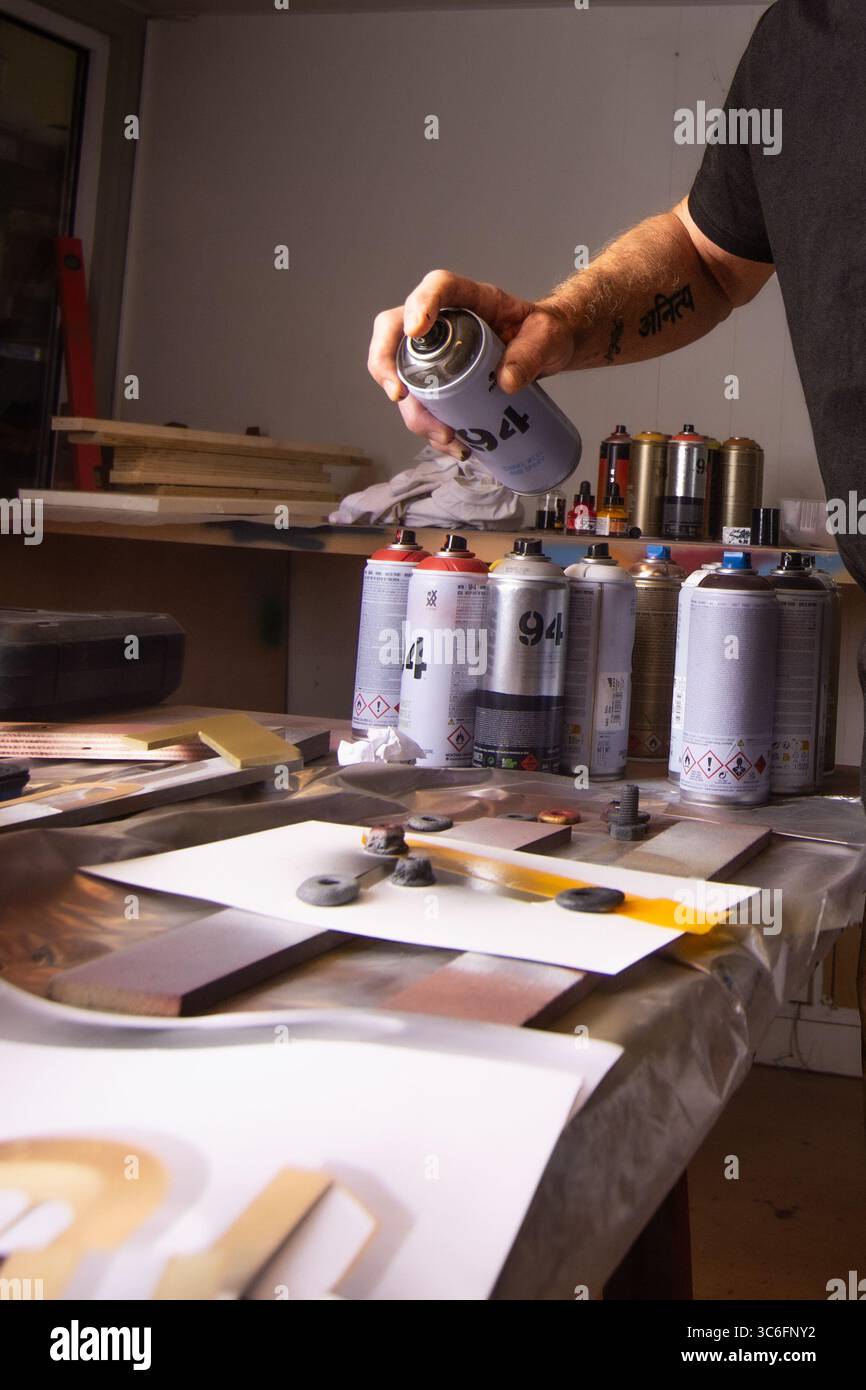 Artist applies spray paint hi-res stock photography and images - Alamy