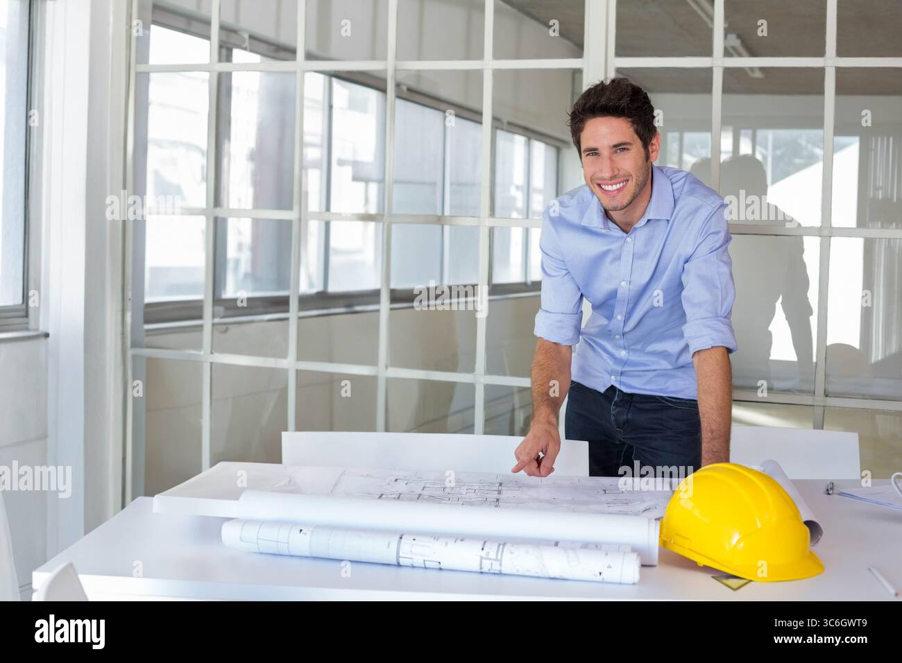Reviewing person team dressed hi-res stock photography and images - Alamy
