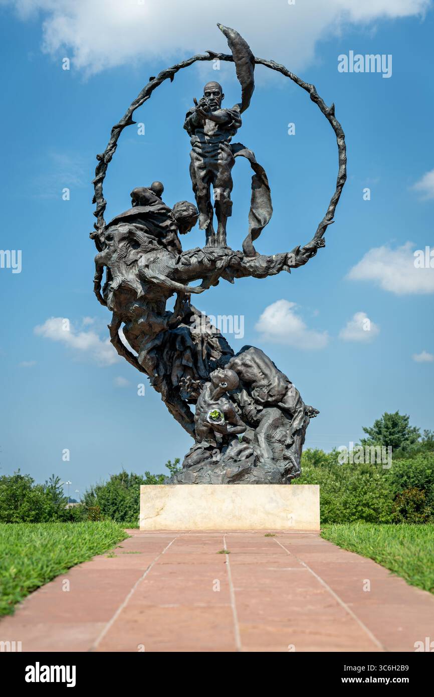ALEXANDRIA, Virginia — The Path of Thorns and Roses sculpture by Mario ...