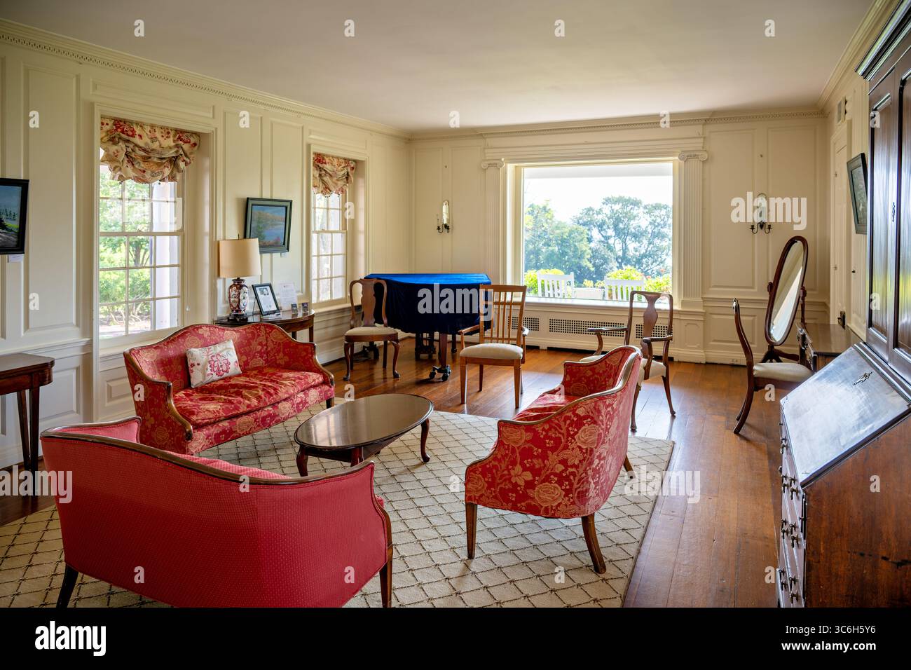 ALEXANDRIA, Virginia — The parlor at George Washington's River Farm ...