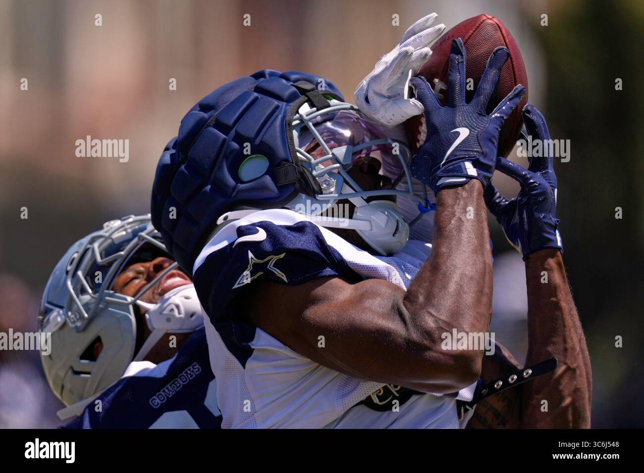 Dallas Cowboys wide receiver Jonathan Mingo, right, makes a catch as ...