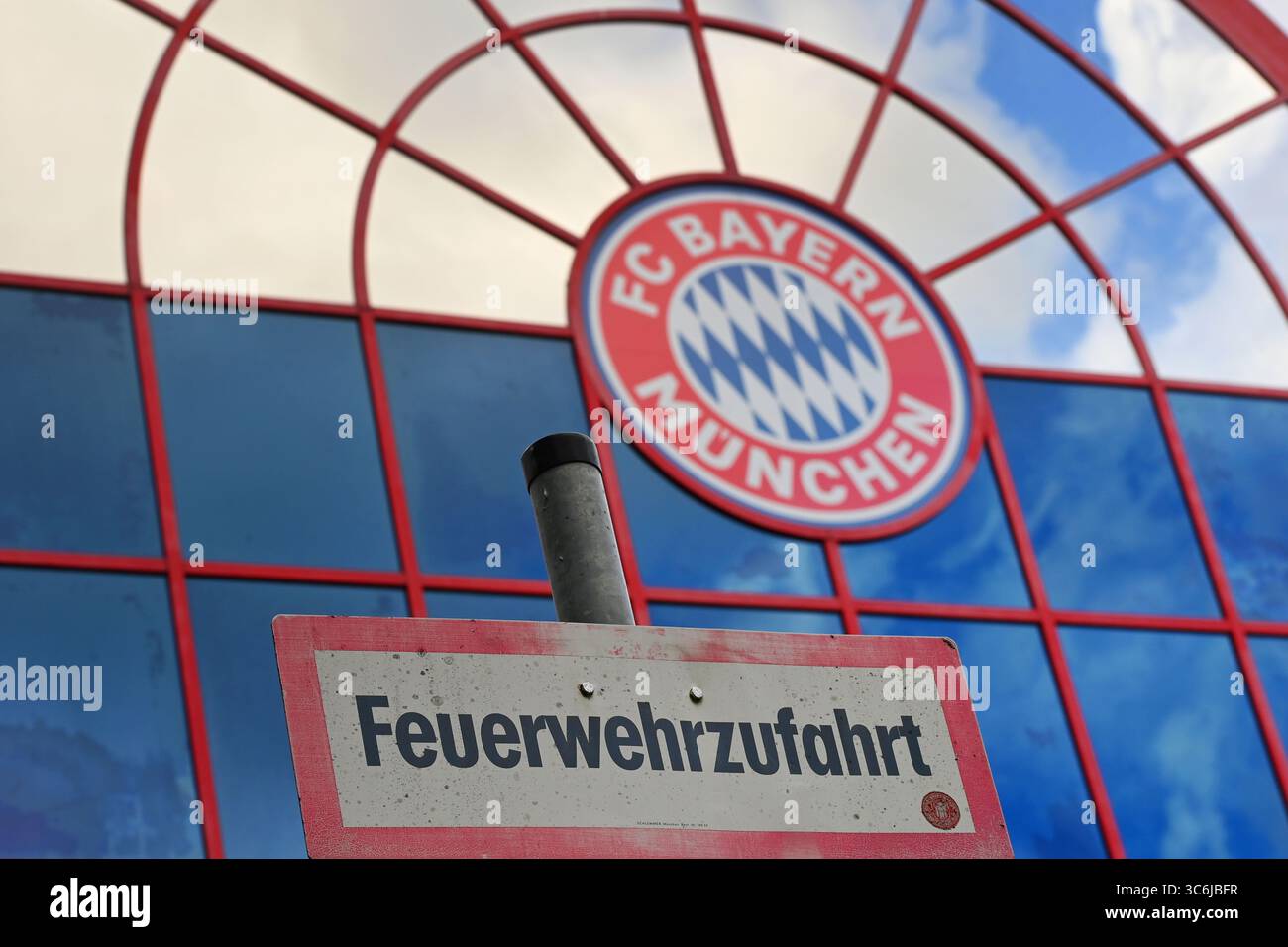 Munich, Deutschland. 31st July, 2025. Border motif: Bayern club emblem ...