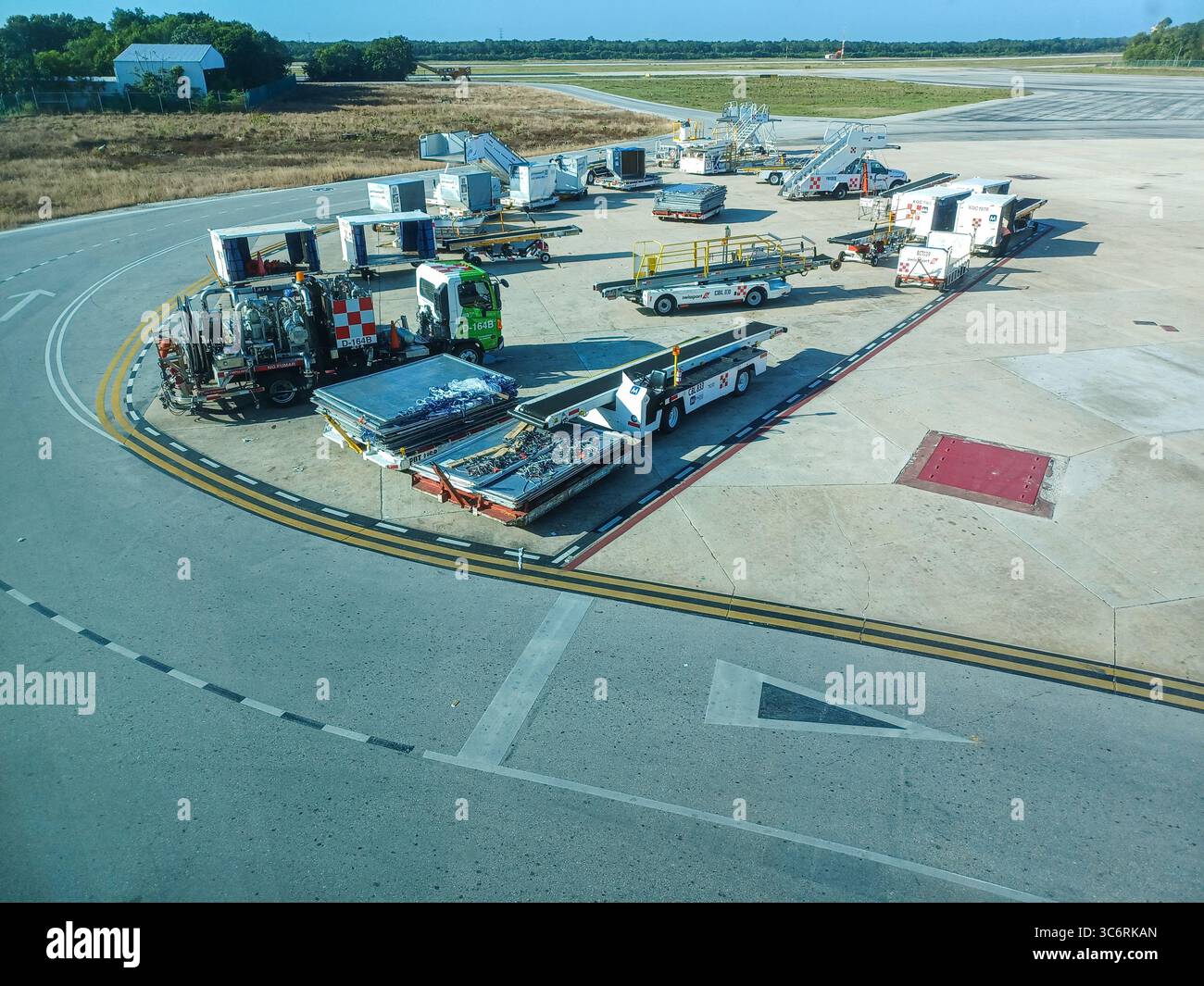 Cancun, Quintana Roo, Mexico – November 26, 2024: Ground support ...