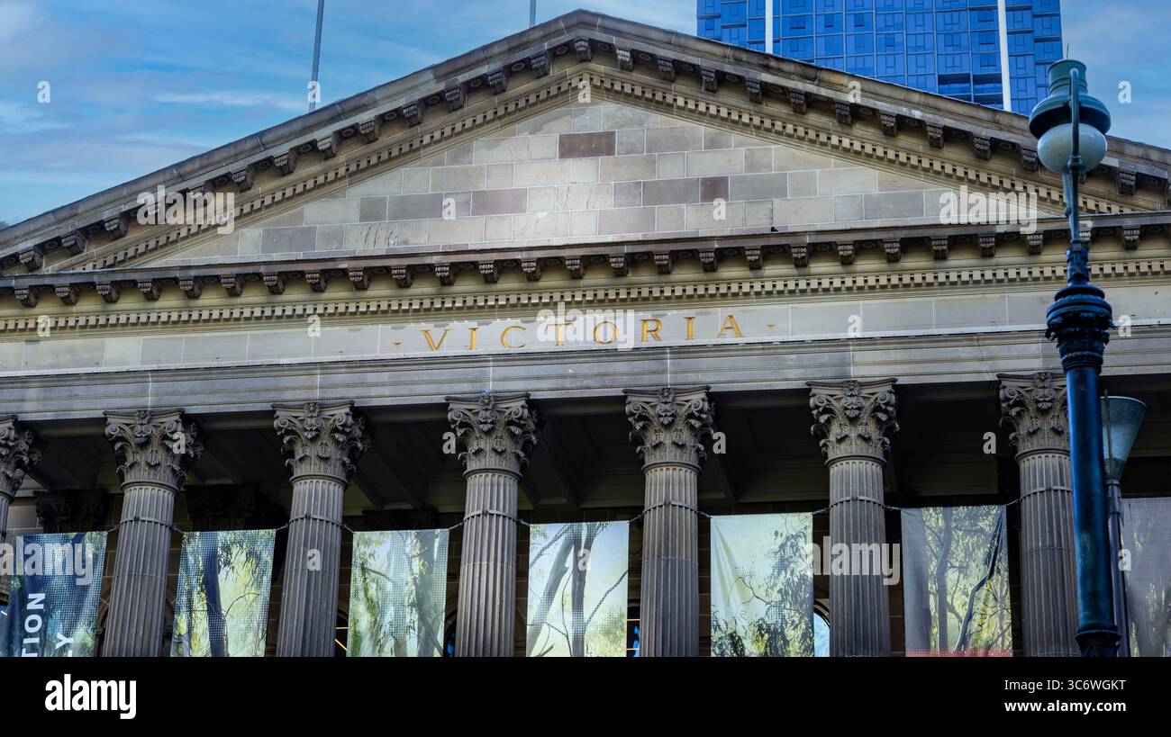 Detail of the Corinthian columns and pediment of the State Library of ...