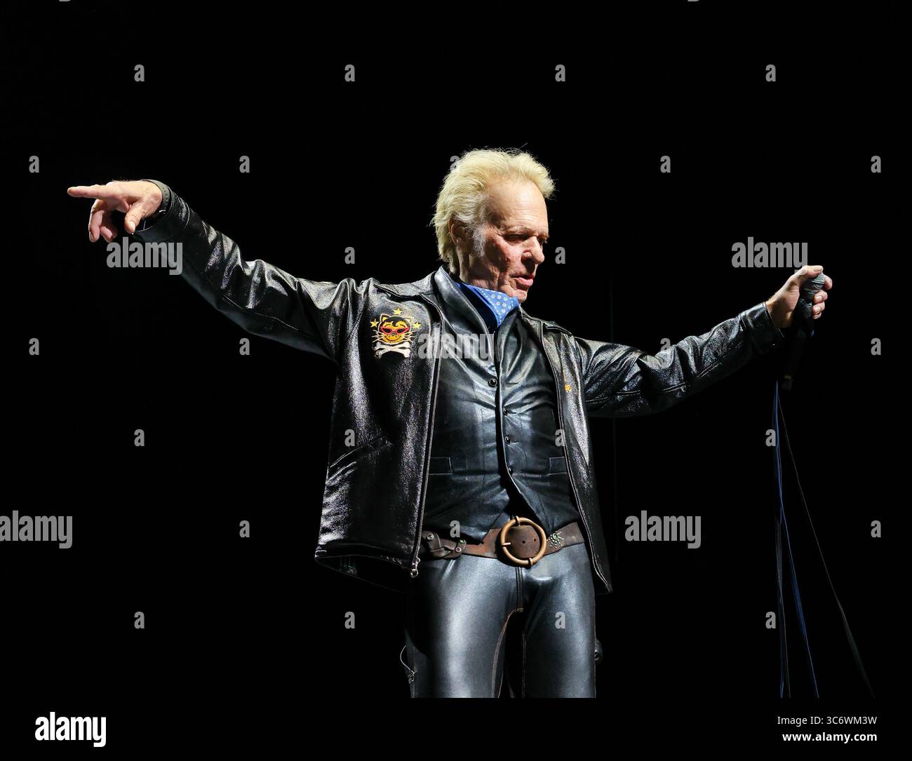 HOLLYWOOD, FL - JULY 31: David Lee Roth performs at Hard Rock Live ...