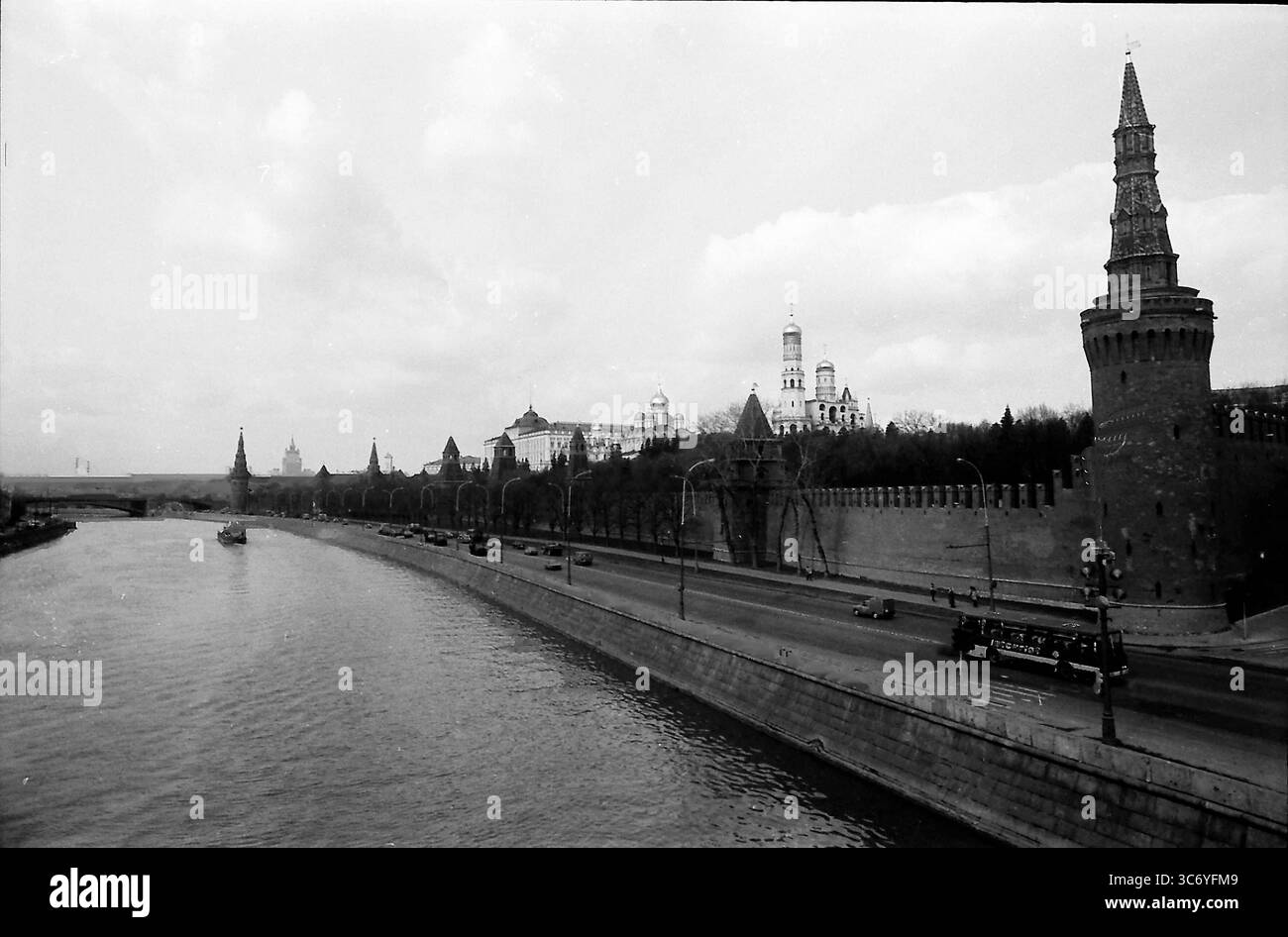MOSCOW/SOVIET UNIO File images 13-04-1988 Moscow,Russia Moscow river ...