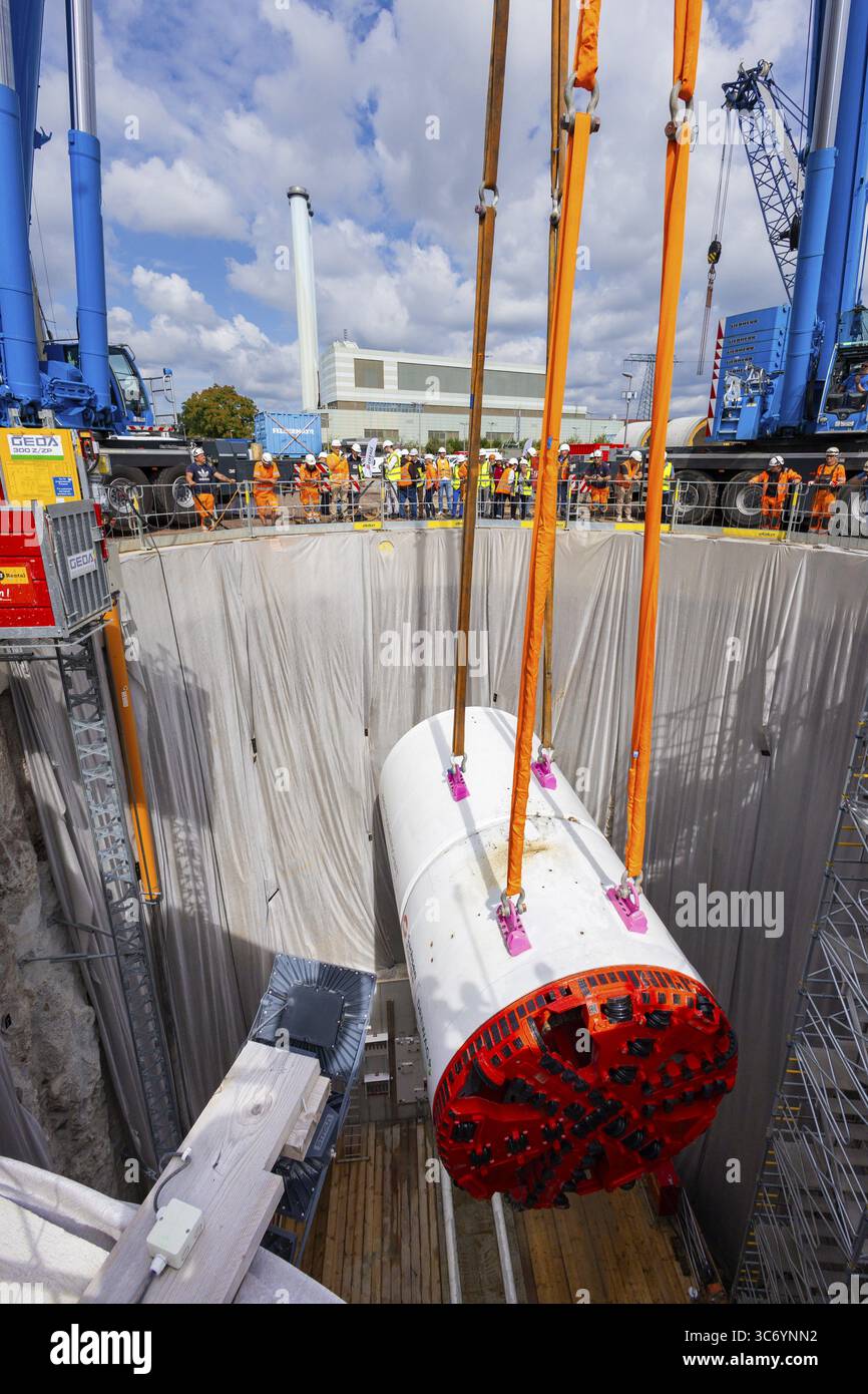 Weighing 130 tonnes, seven metres long and four metres in diameter ...