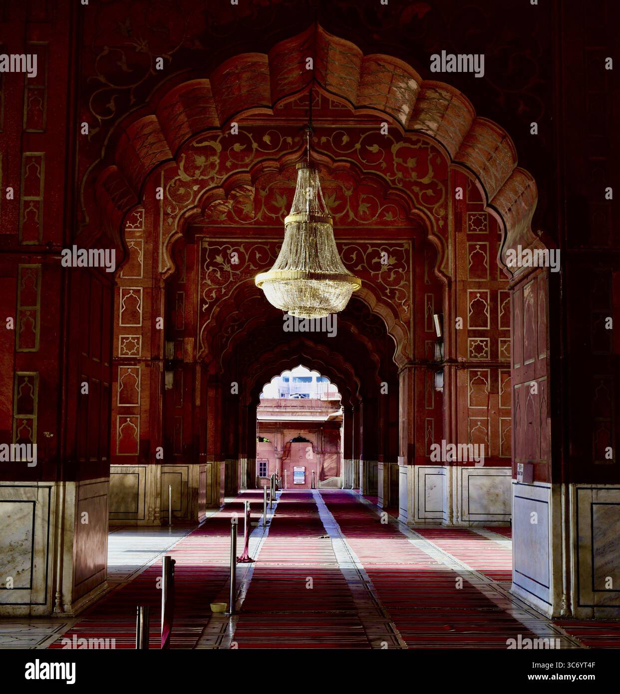 Islamic mosque lamp detailed hi-res stock photography and images - Alamy