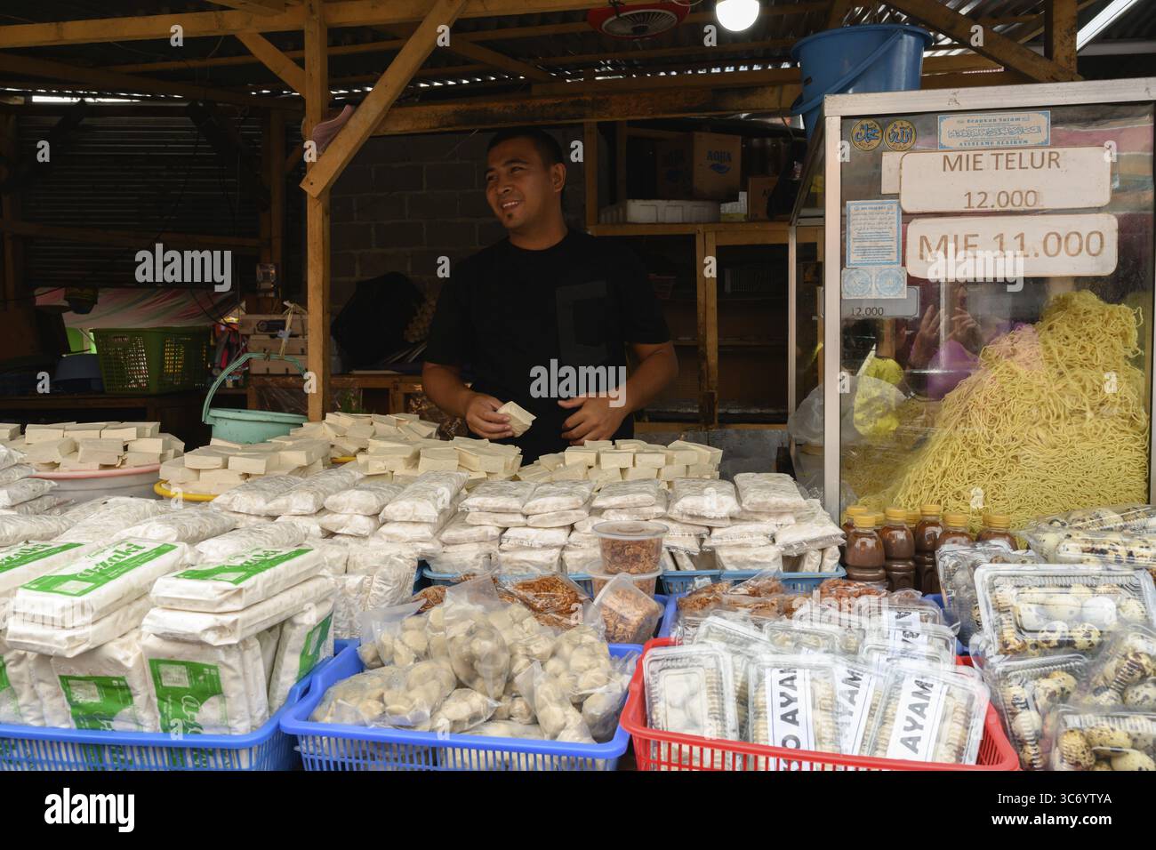 Indonesian food market, Indonesia Stock Photo - Alamy