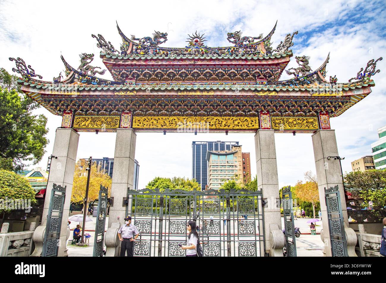 Entrance gate, Longshan Temple, Taipei, Taiwan Stock Photo - Alamy