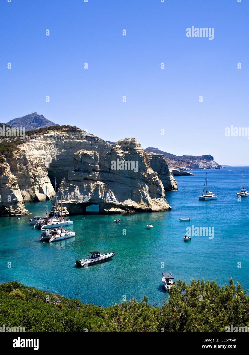Caves sea cliffs striking hi-res stock photography and images - Alamy