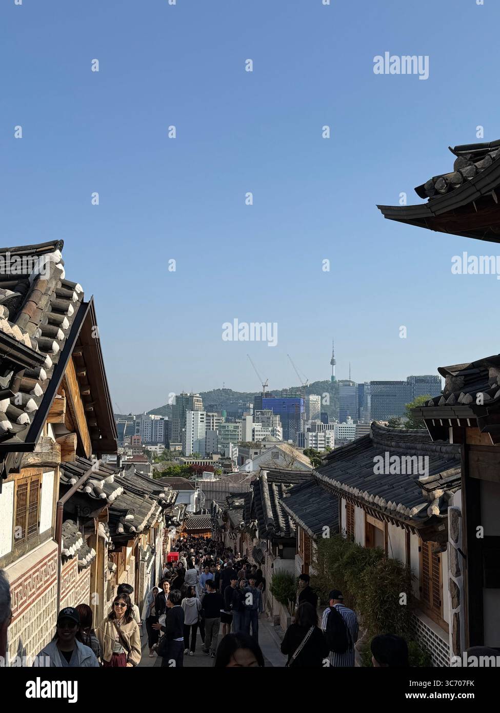 Traditional korean houses hanok hi-res stock photography and images - Alamy