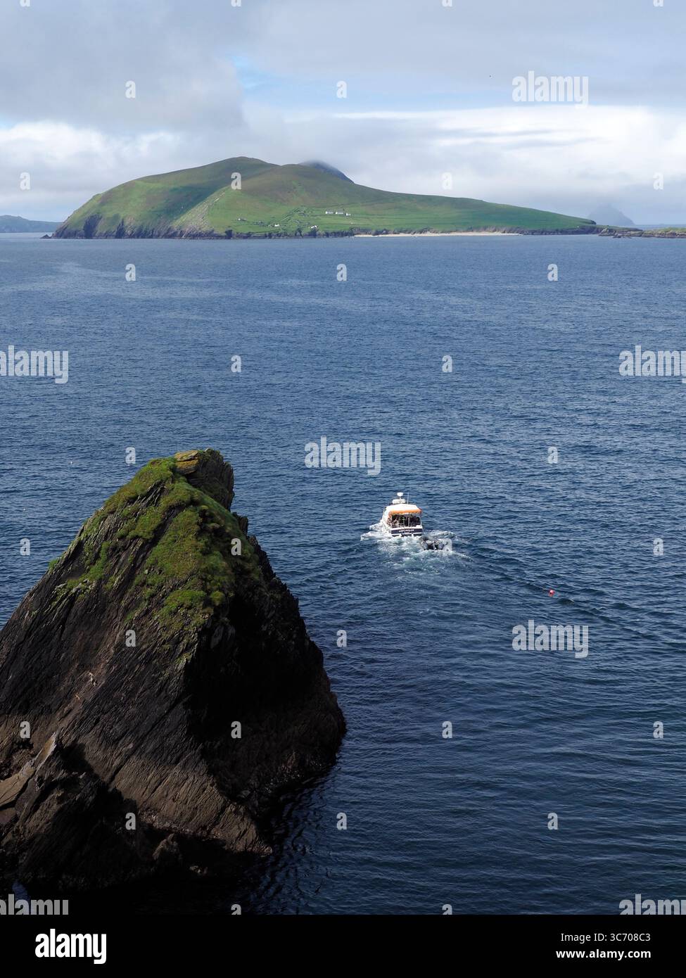 Great Blasket island from Dunquin pier, Ireland Stock Photo - Alamy