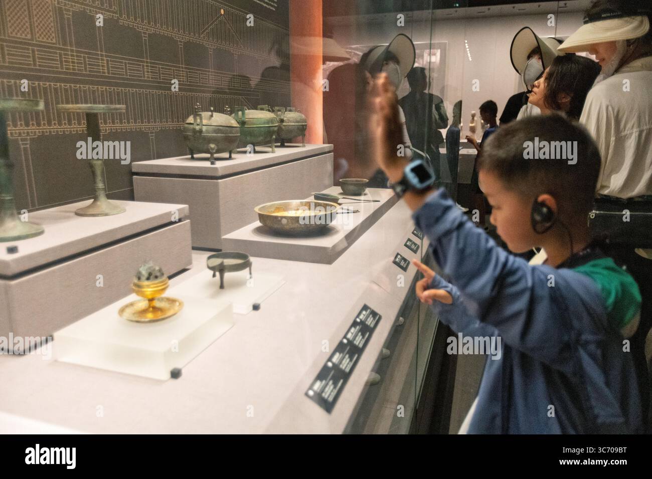 People visit Xuzhou Museum during summer vacation in Xuzhou City, east ...
