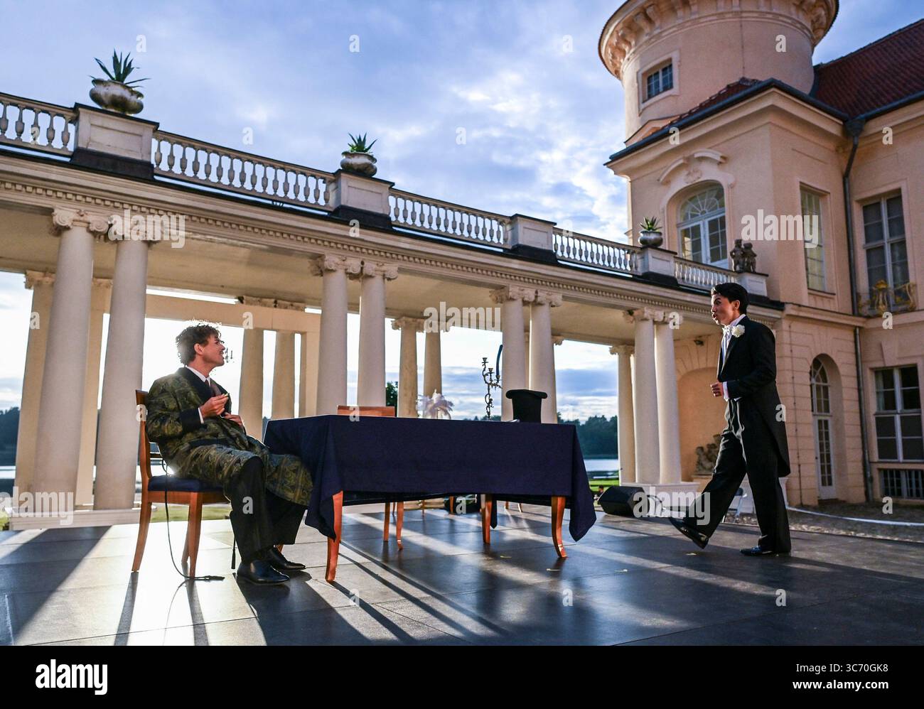 Rheinsberg, Germany. 30th July, 2025. The singers Maximilian Vogler (l ...