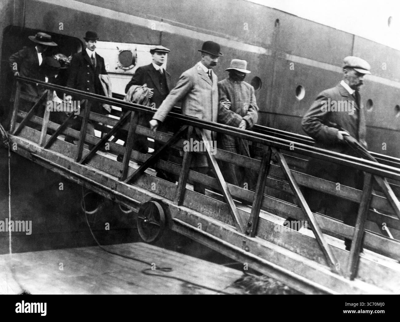 Law and order crime murder crippen hi-res stock photography and images ...