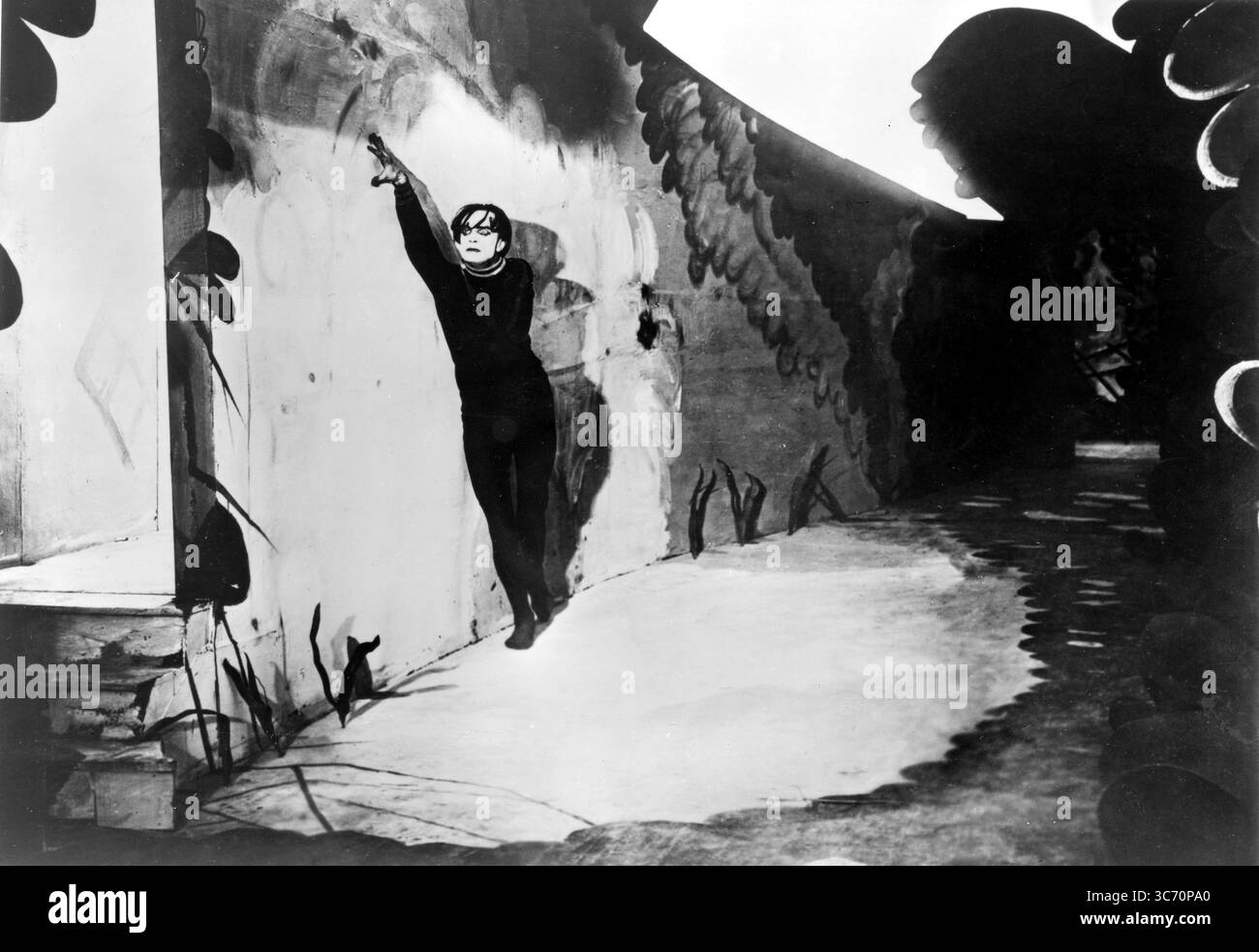 Cabinet of Dr. Caligari - silent film - Germany 1919-1920 Museum of ...