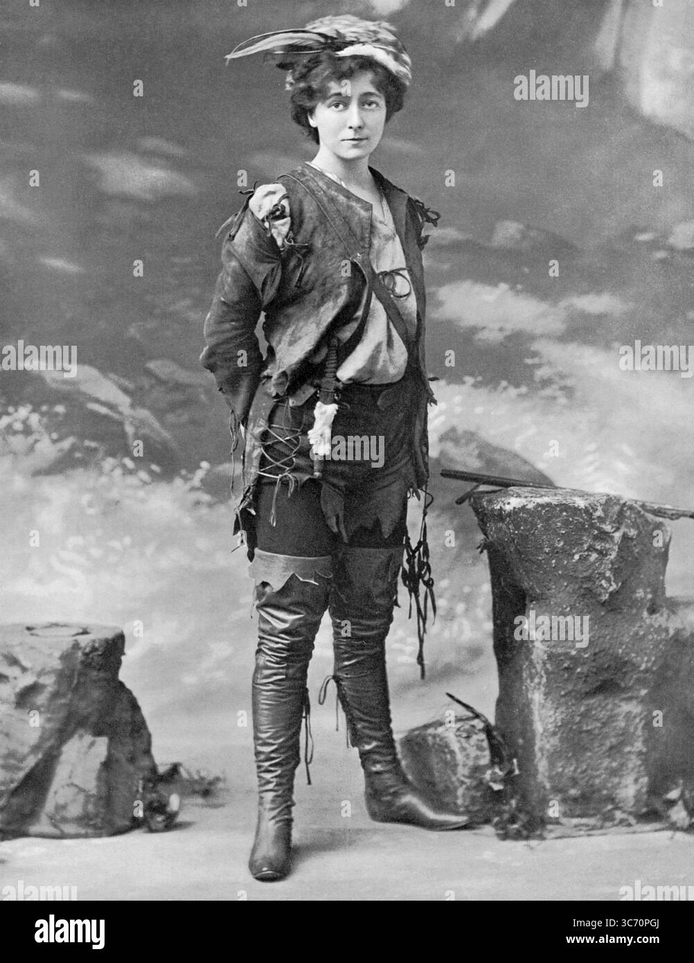 Miss Cecilia Loftus as Peter Pan- © TopFoto Stock Photo - Alamy