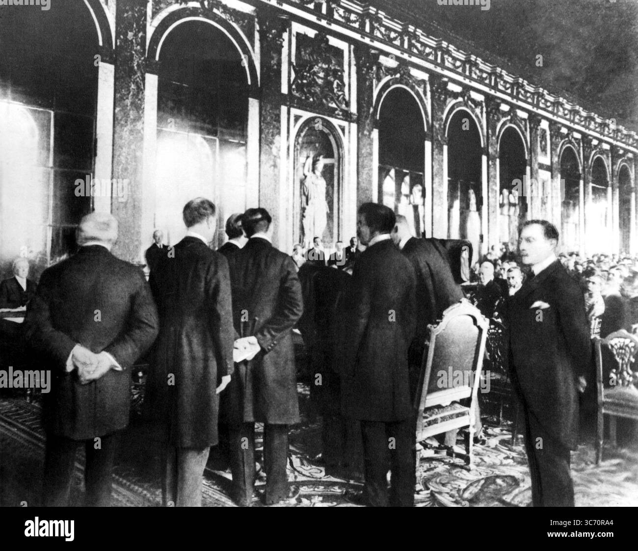 Signing of treaty versailles 1919 Black and White Stock Photos & Images ...