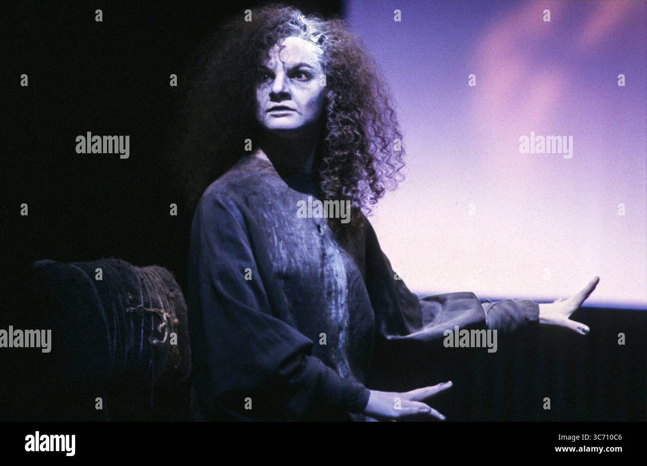 Sequences of monologues hi-res stock photography and images - Alamy