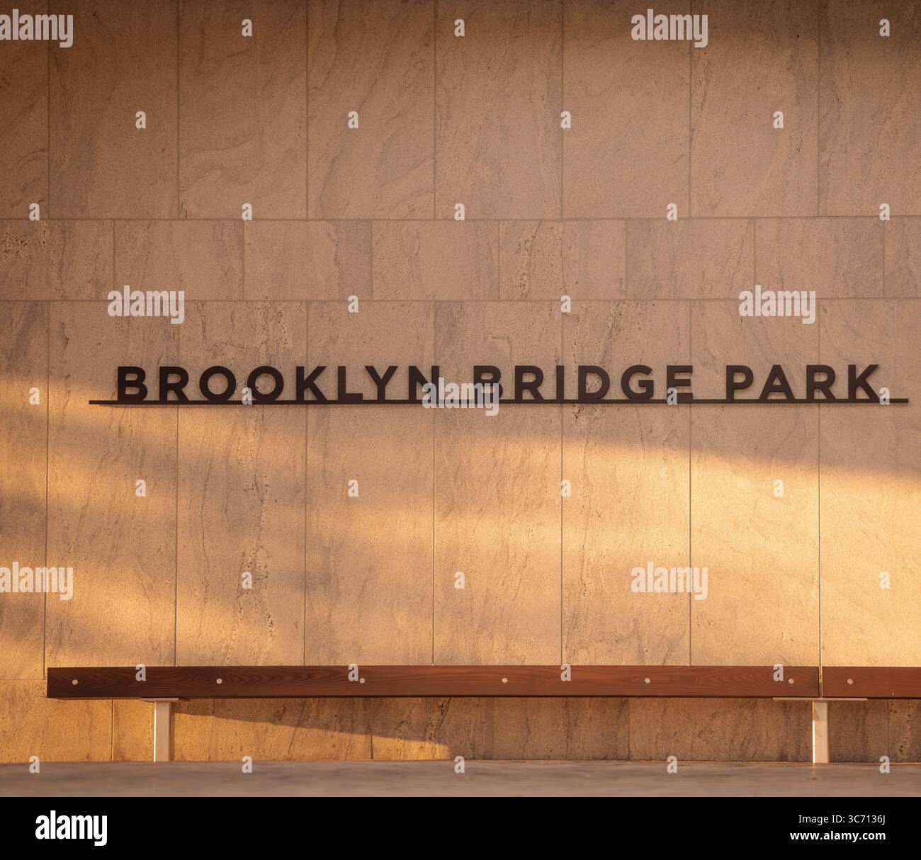 Brooklyn Bridge parking sign wall Stock Photo - Alamy