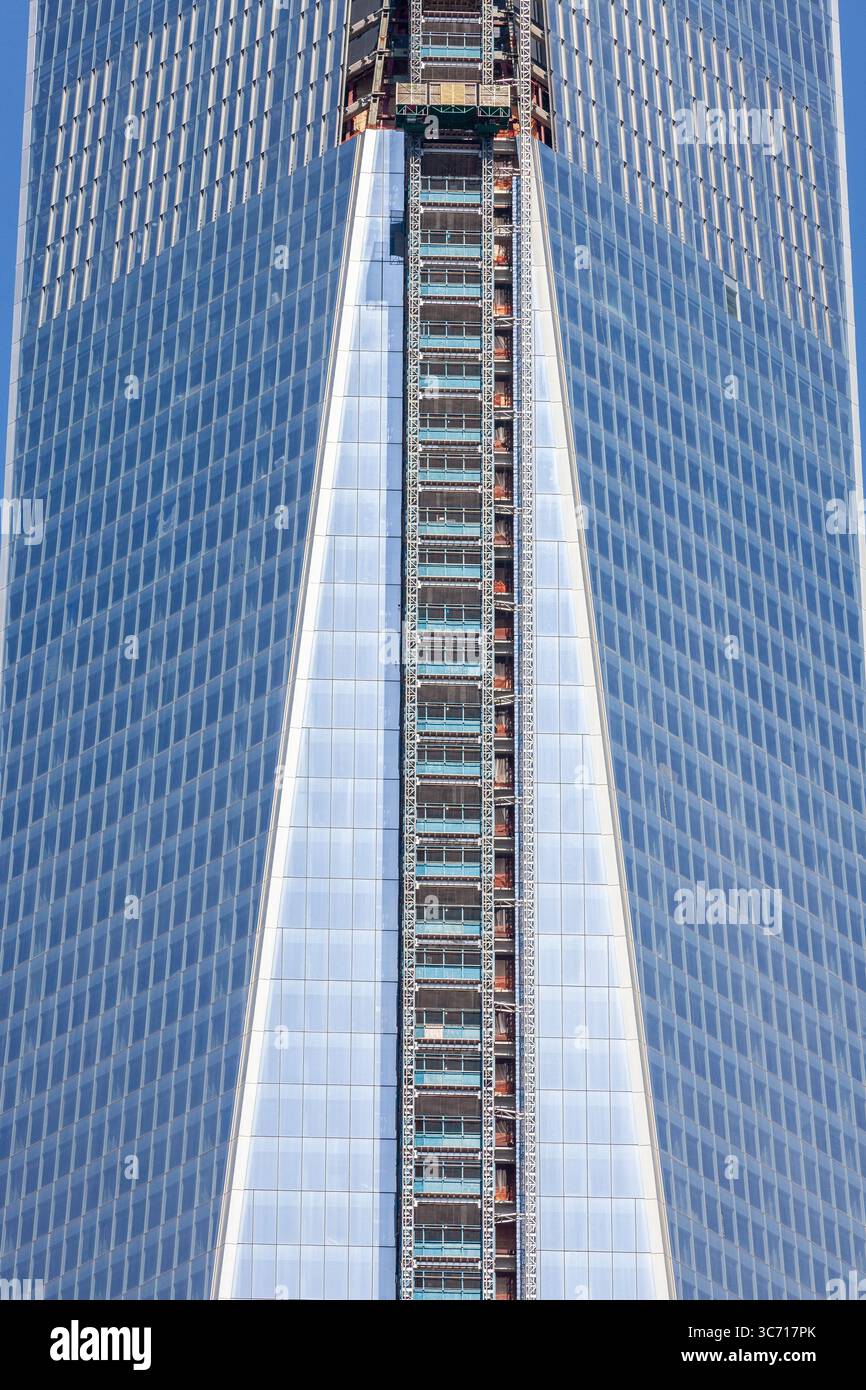 Glass elevator exterior hi-res stock photography and images - Alamy